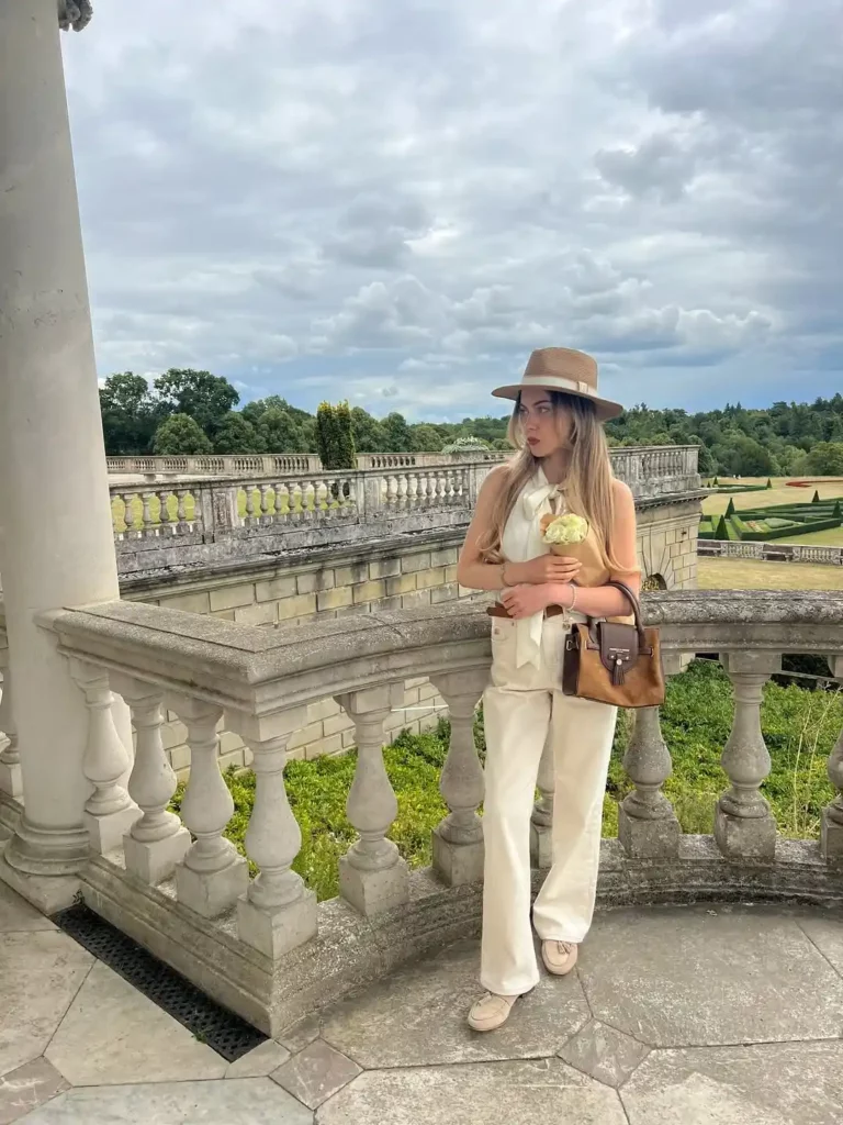 18 Old Money Jeans Outfits That Feel Timeless