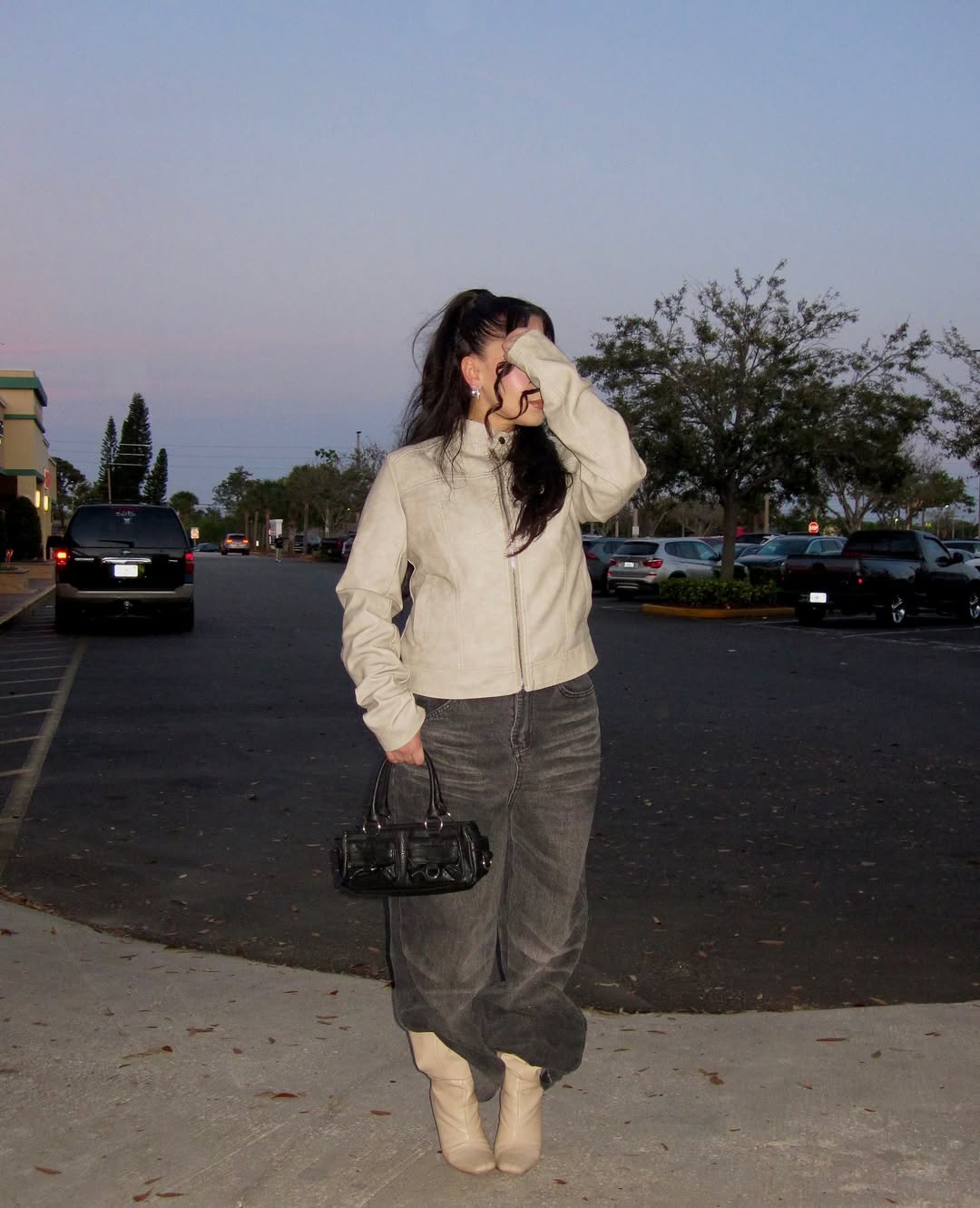 17 Barrel Jeans Dinner Outfits: Relaxed Yet Effortlessly Polished